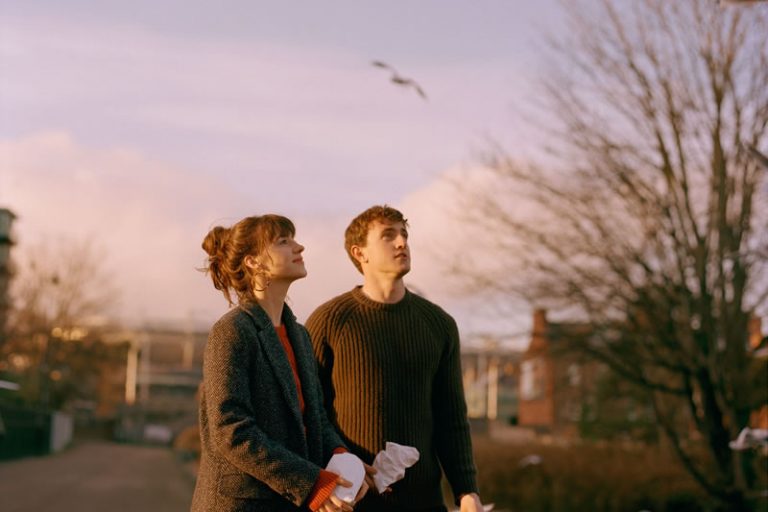 Normal People - Série Baseada em Best-Seller Chega ao Starz Play ...